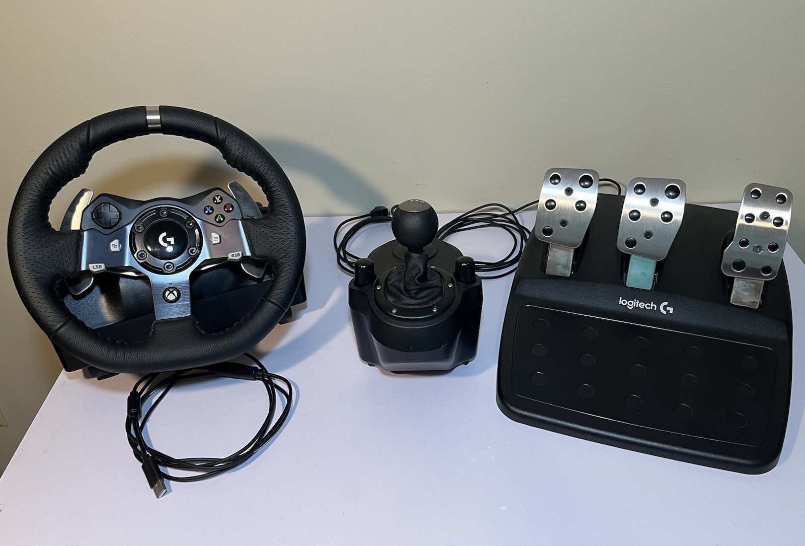 Logitech G920 Racing Wheel, Pedals and Shifter Bundle for Xbox X|S One ...