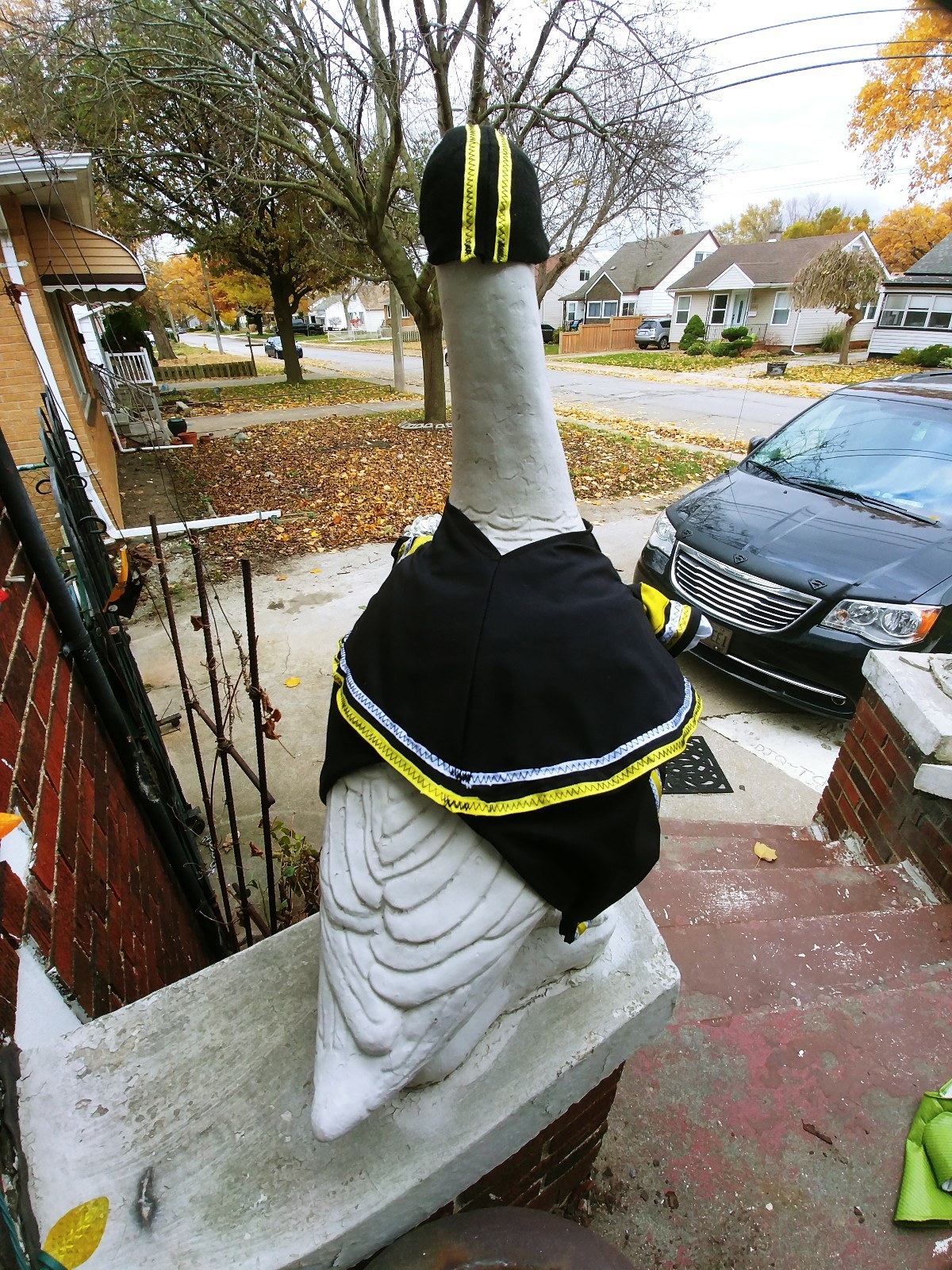 GOOSE CLOTHES 4 LAWN GOOSE PITTSBURGH PENGUINS HOCKEY CEMENT PLASTIC ...
