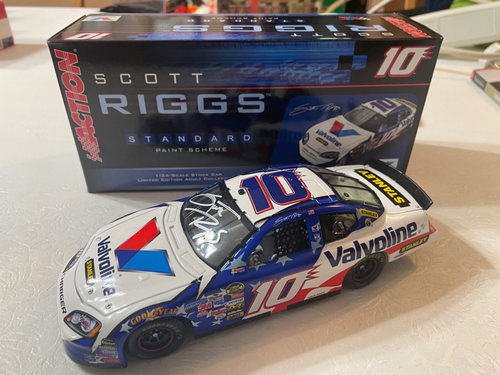 AUTOGRAPHED Action 2006 Scott Riggs #10 Valvoline 1:24 Diecast Car | eBay