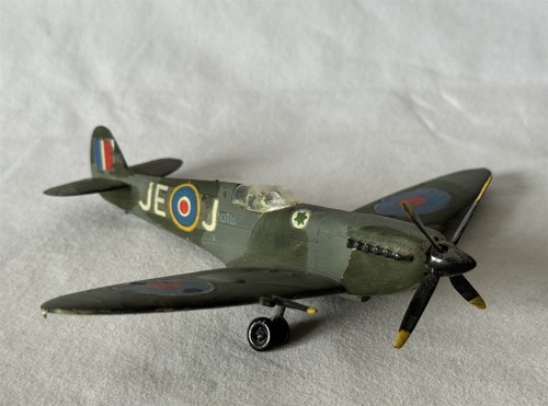 Vintage Prebuilt Painted JE-J Supermarine Spitfire Mk IX Airfix? Model ...