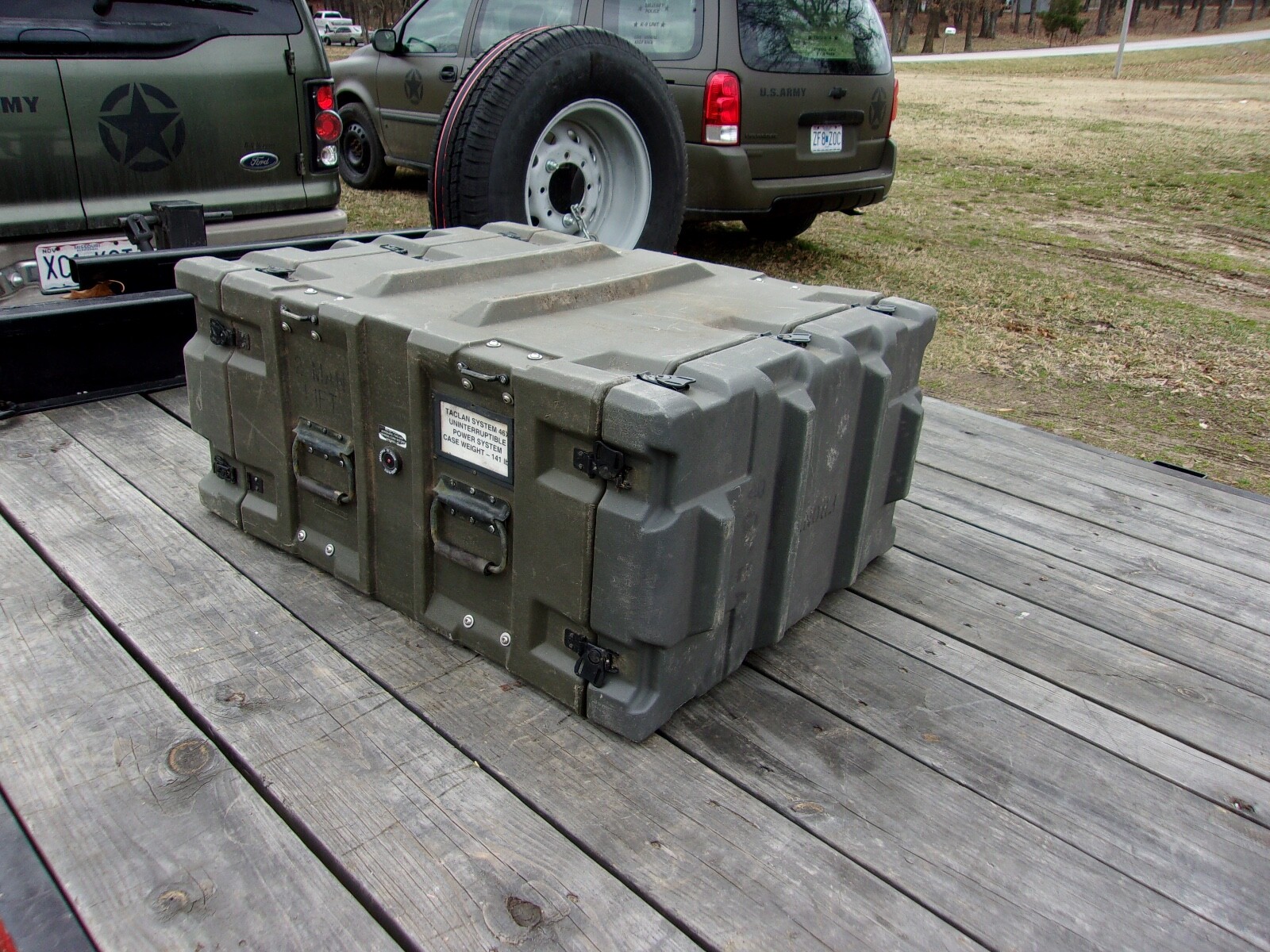 ONE MILITARY SURPLUS SOLAR SERVER RACK (NO BATTERY INCLUDED) MOUNT CASE ...