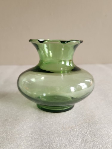 Vintage Anchor Hocking Small Emerald Green Glass Ruffled Rim Bulb ...