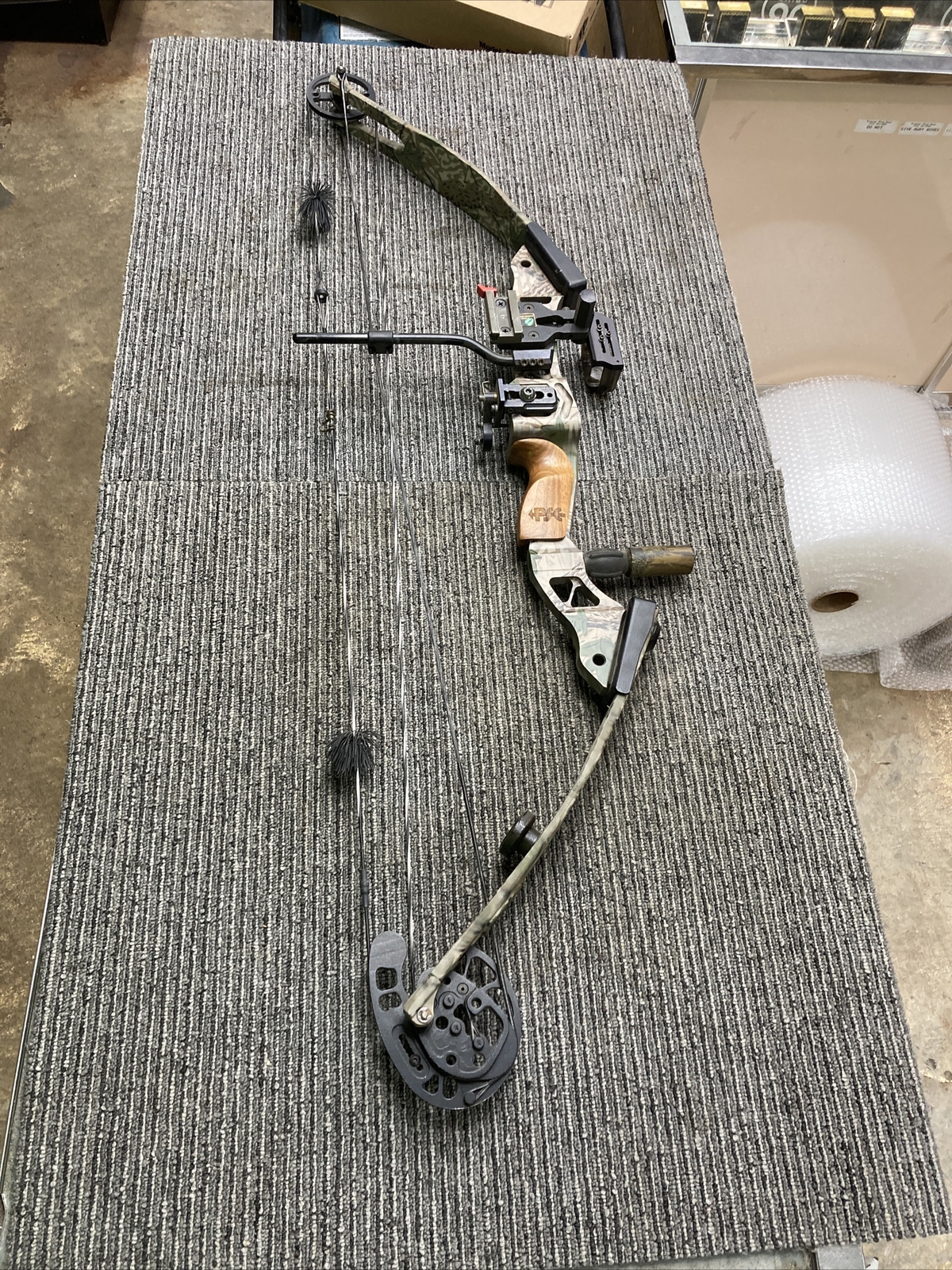 PSE Thunderbolt Compound Bow, Archery 70lb right hand | eBay