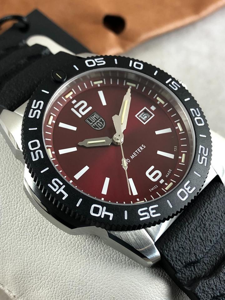 Luminox Pacific Diver Sapphire Red Dial XS.3135 Date Men's Diver Watch ...