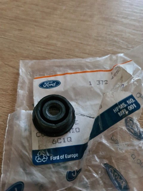 Genuine Ford Cylinder Head Cover Mounting Seal 1372495 for sale online ...