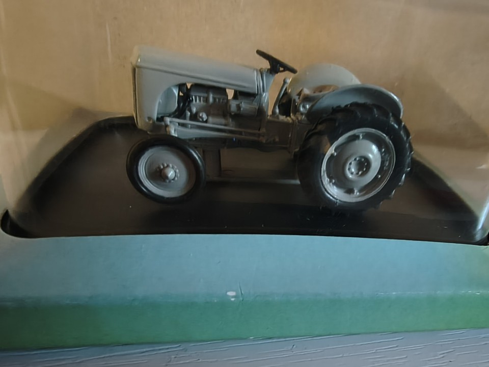 HACHETTE 1/43 1947 FERGUSON TE-20 TRACTOR MODEL GREY SEE DESCRIPTION | eBay