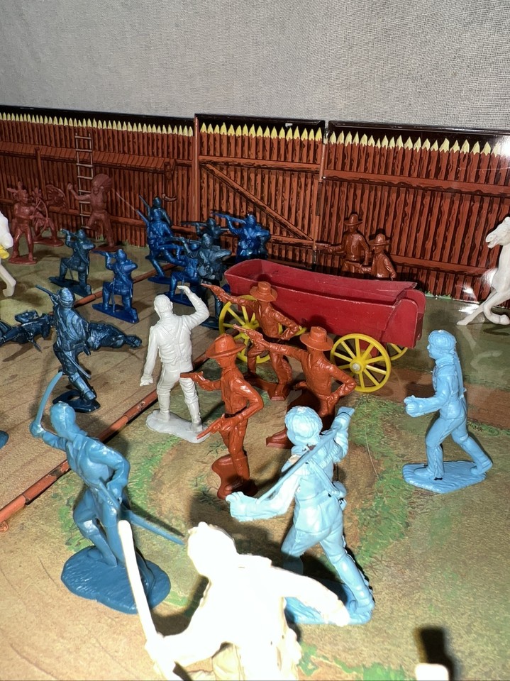 Vintage LOUIS MARX Fort Apache Carry-All Action Playset with ...