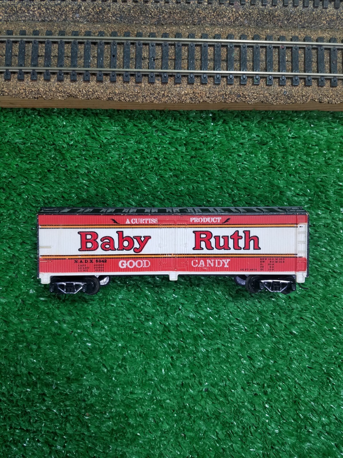 Upgraded Tyco HO Baby Ruth 40' Plug Door Billboard Reefer NADX 5342 | eBay