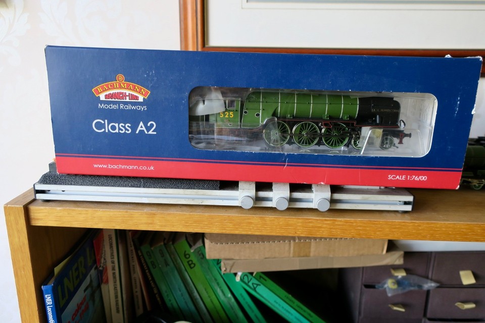 Bachmann 31-525 OO Gauge Class A2 LNER Green A.H. Peppercorn No 525 ...