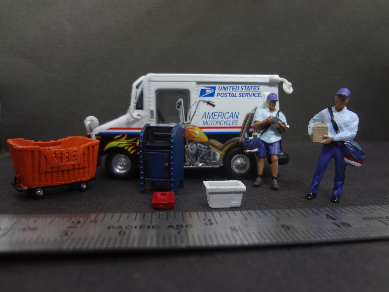 1:64 figure set USPS Mailman + equipment + LLV vehicle Harley Davidson ...
