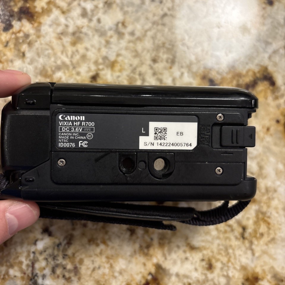 Canon Vixia HF R700 Camcorder Full HD 1080p 32x Optical Zoom WORKS ...