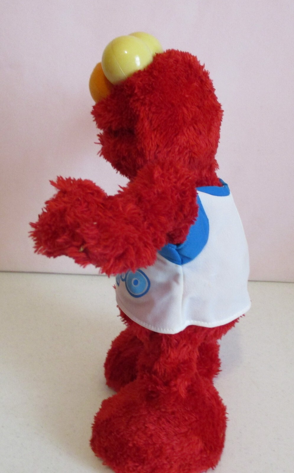 Elmo-Sings-Moves Arms-Head-Stands on one Leg-Wiggles-To the Tune of ...
