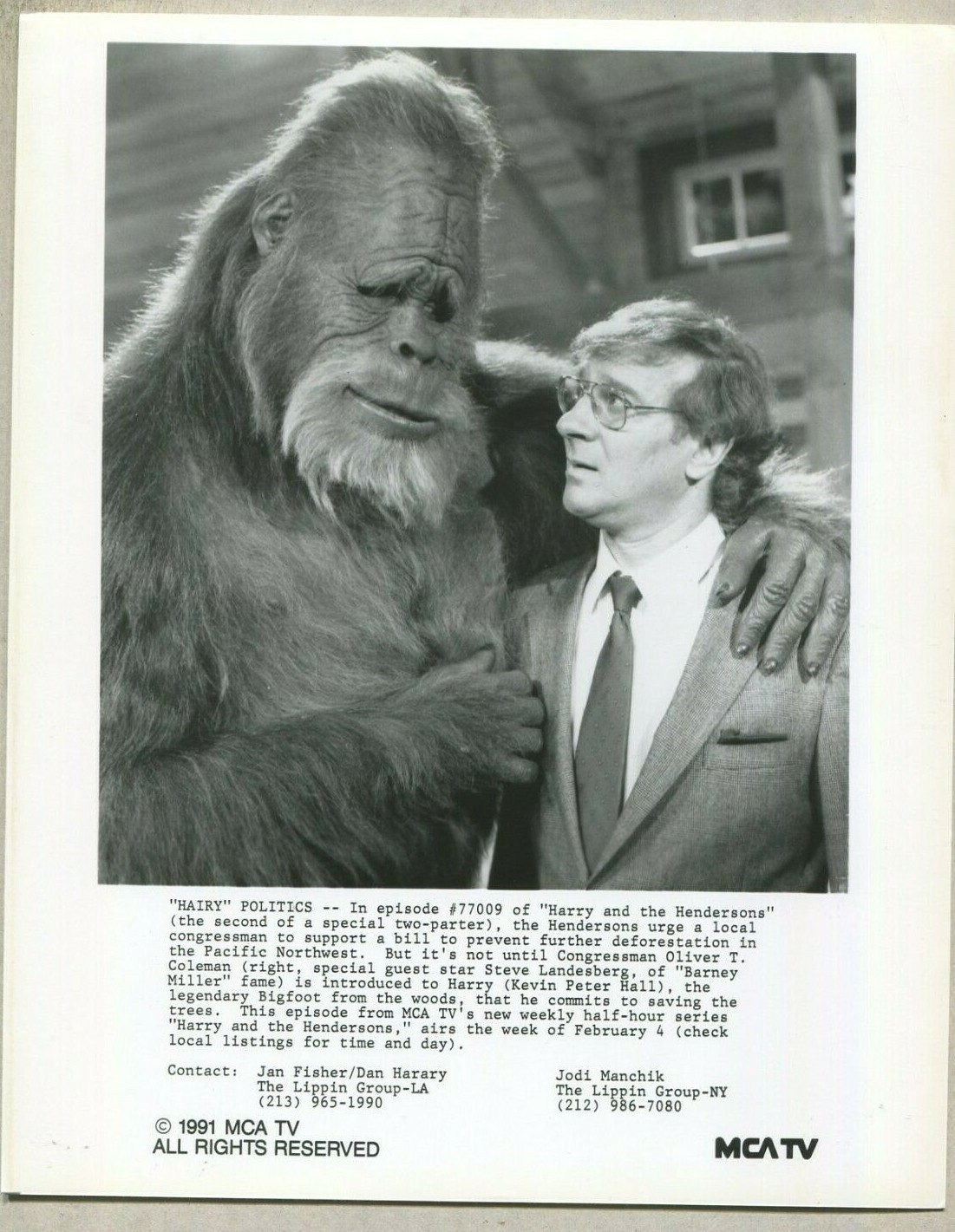Steve Landesberg, Kevin Peter Hall "Harry And The Hendersons" VG press ...