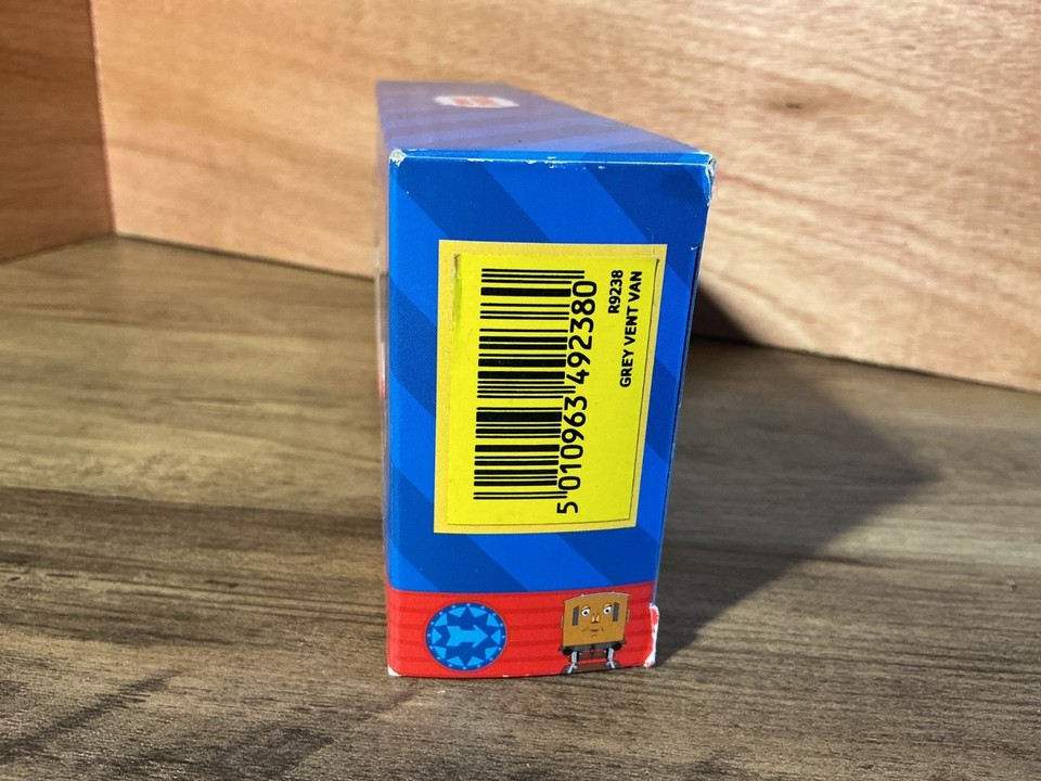 Hornby Railways 00 Gauge R9238 Thomas The Tank & Friends Grey Vent Van ...