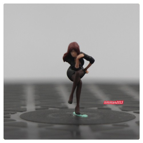 1/87 Scene Prop Sitting girl Miniatures Figures Doll For Cars Vehicle ...