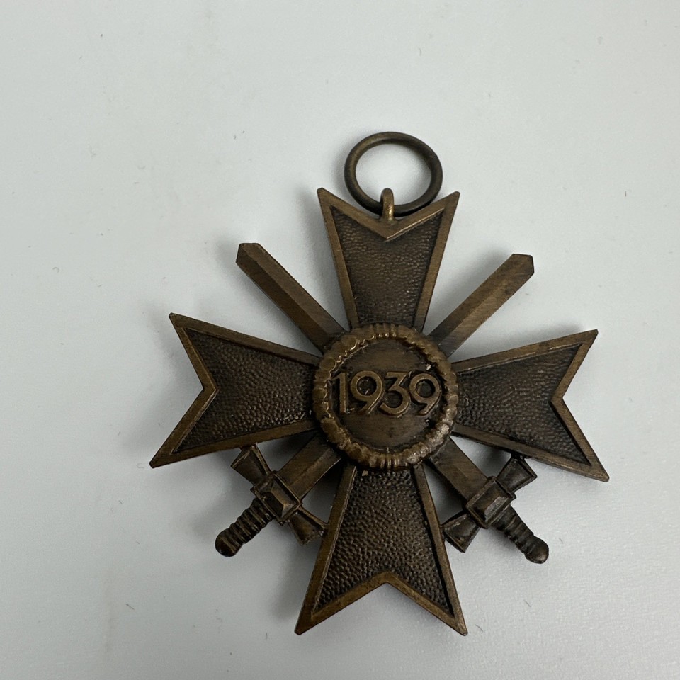 WWII DEUTSCHLAND 1939 IRON CROSS PENDANT WITH CROSSED SWORD & SWASTIKA ...