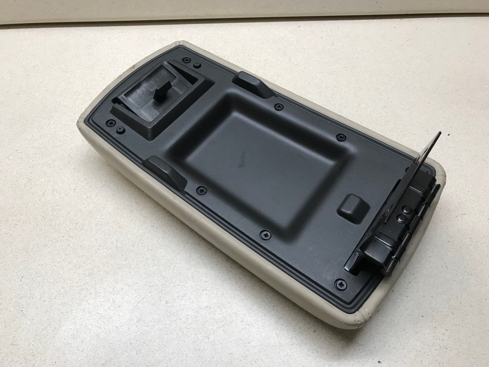 2007-2013 Chevrolet Impala Center Console Beige Leather Armrest Lid ...