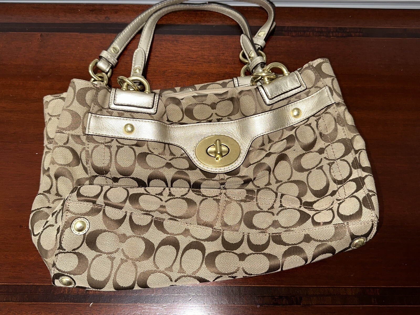 COACH, SIGNATURE PRINT, WOMEN'S DOUBLE-HAND STRAP DES… - Gem