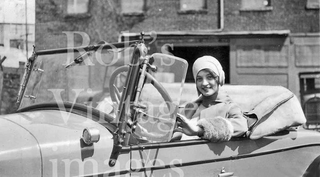 Fashionable Flapper Fast Car Photo 1920s Lifestyle Flappers Jazz ...