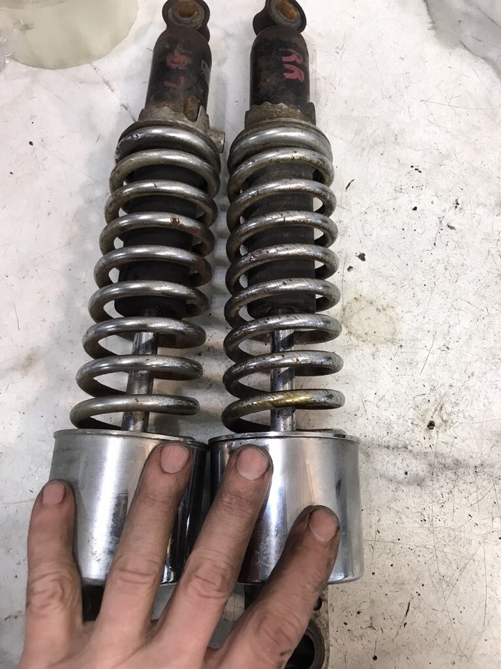 82 Kawasaki KZ1000 KZ 1000 LTD Rear Back Shocks Springs | eBay