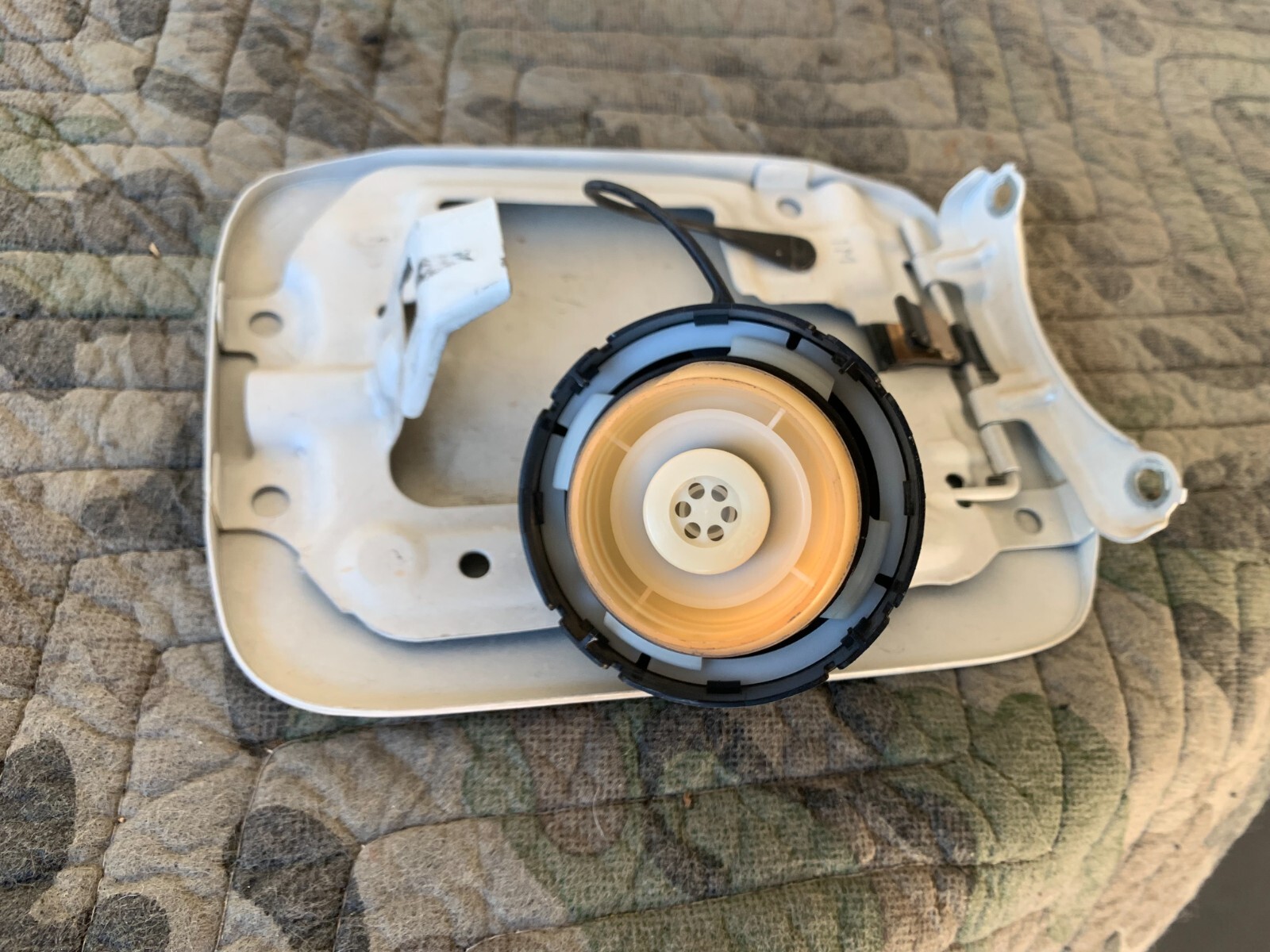 🚘 1996-2002 Toyota 4Runner Gas Fuel Door Lid Cover 96 97 98 99 00 01 02 ...