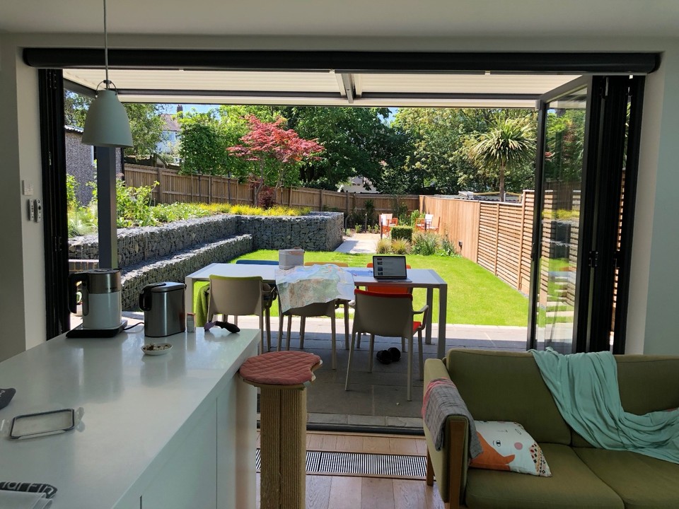 Kristalia Sushi extendable table outdoor + six chairs with covers RRP £ ...