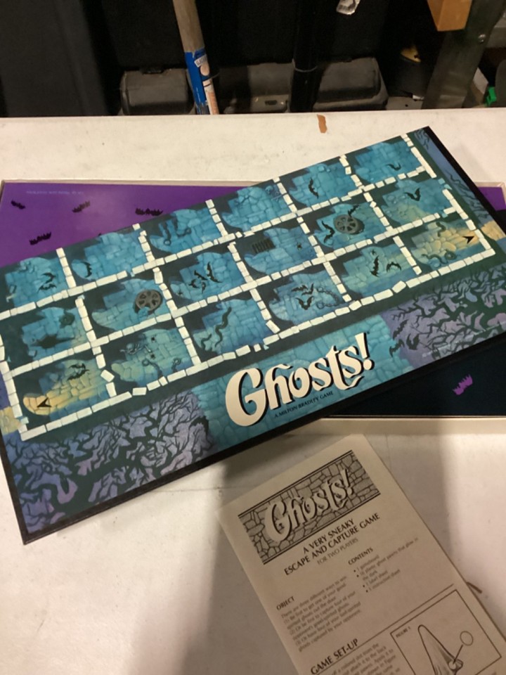 VTG Ghosts Board Game Glow in Dark Strategy 1985 Milton Bradley ...
