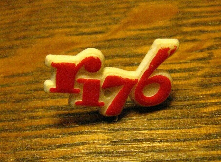 R176 Lapel Pin - Vintage Groovy Logo r176 Red White Plastic R176 Badge ...