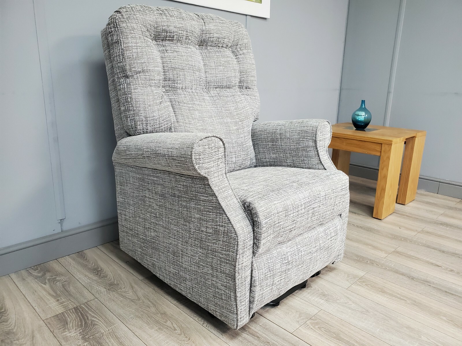 SHACKLETONS HIGH SEAT RISE RECLINE RECLINER CHAIR DUAL MOTOR (RRP £2499 ...