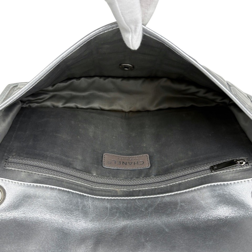 CHANEL Ice Cube Chain Shoulder Bag (Interlocking) CC logo Matelasse ...