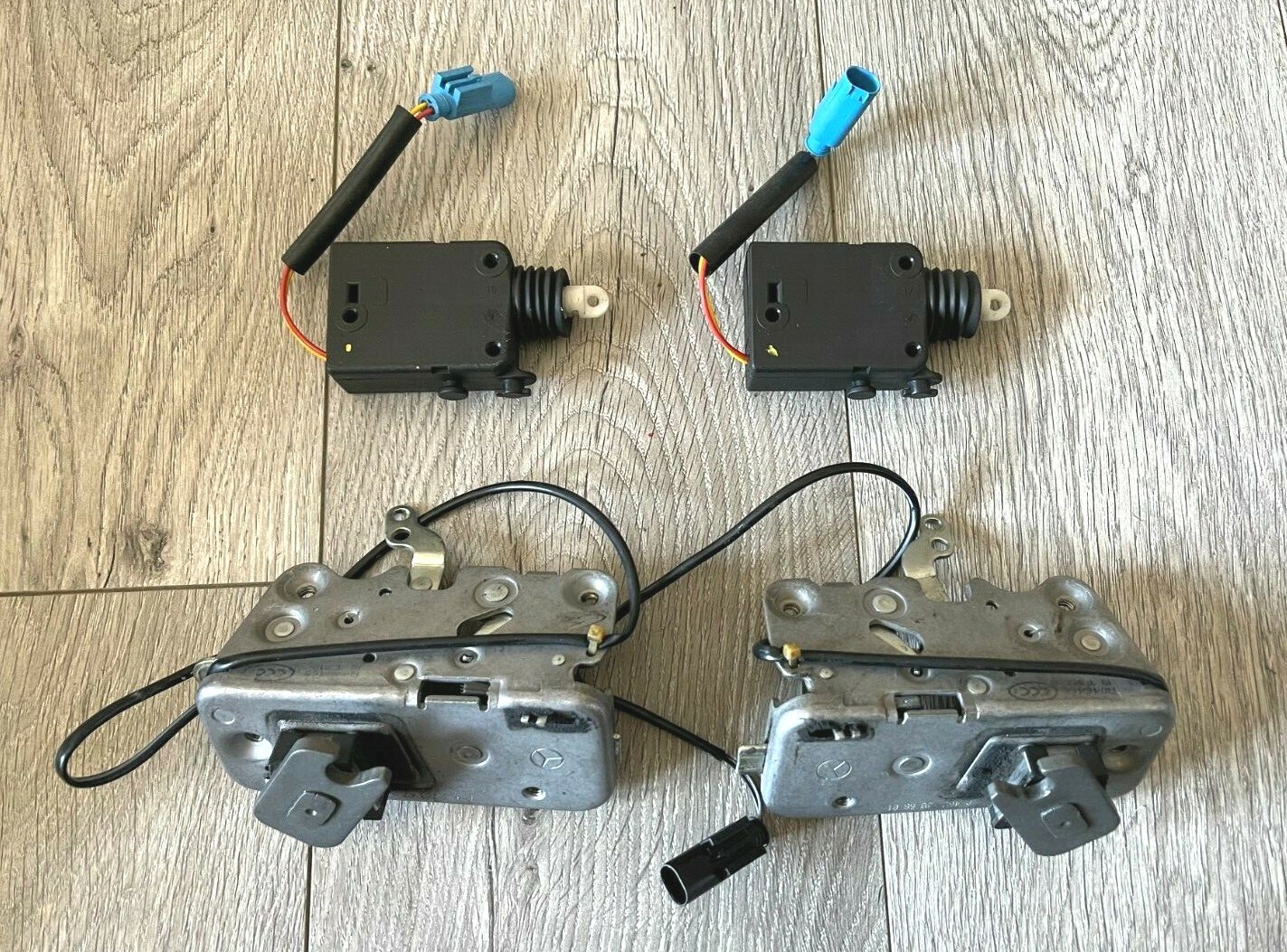 Mercedes Benz W463 Door Locks 4637301402 Genuine OEM | Left and Right ...