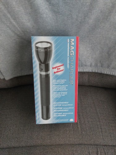 MAG-LITE Rechargeable Flashlight With Charger And Battery..New | eBay