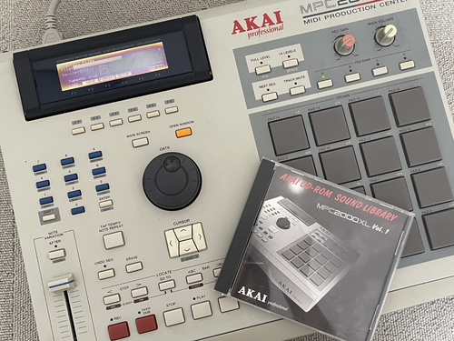 AKAI Professional MPC2000XL Sampler Sampling Sequencer Drum Machine MPC ...