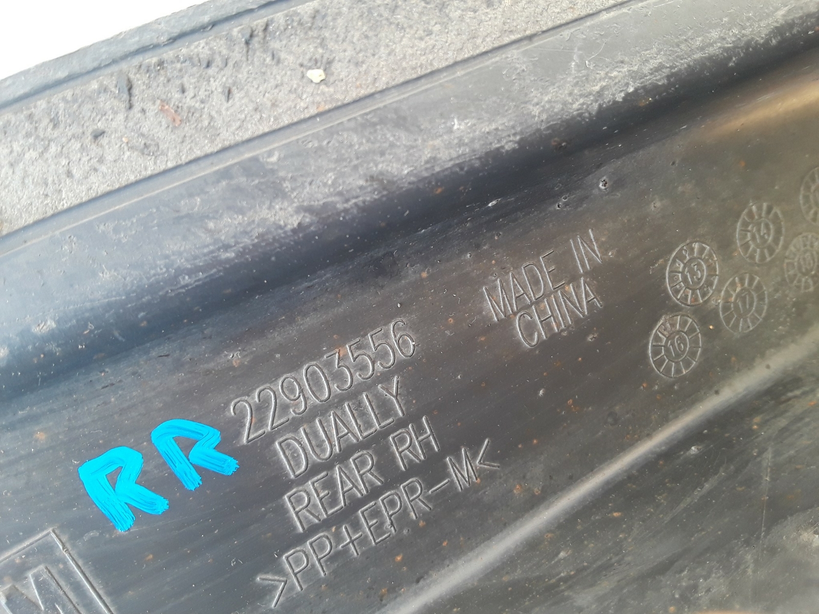 2014-2015 Chevrolet Silverado Front Mud Flap Splash Guard Set 22894870 ...