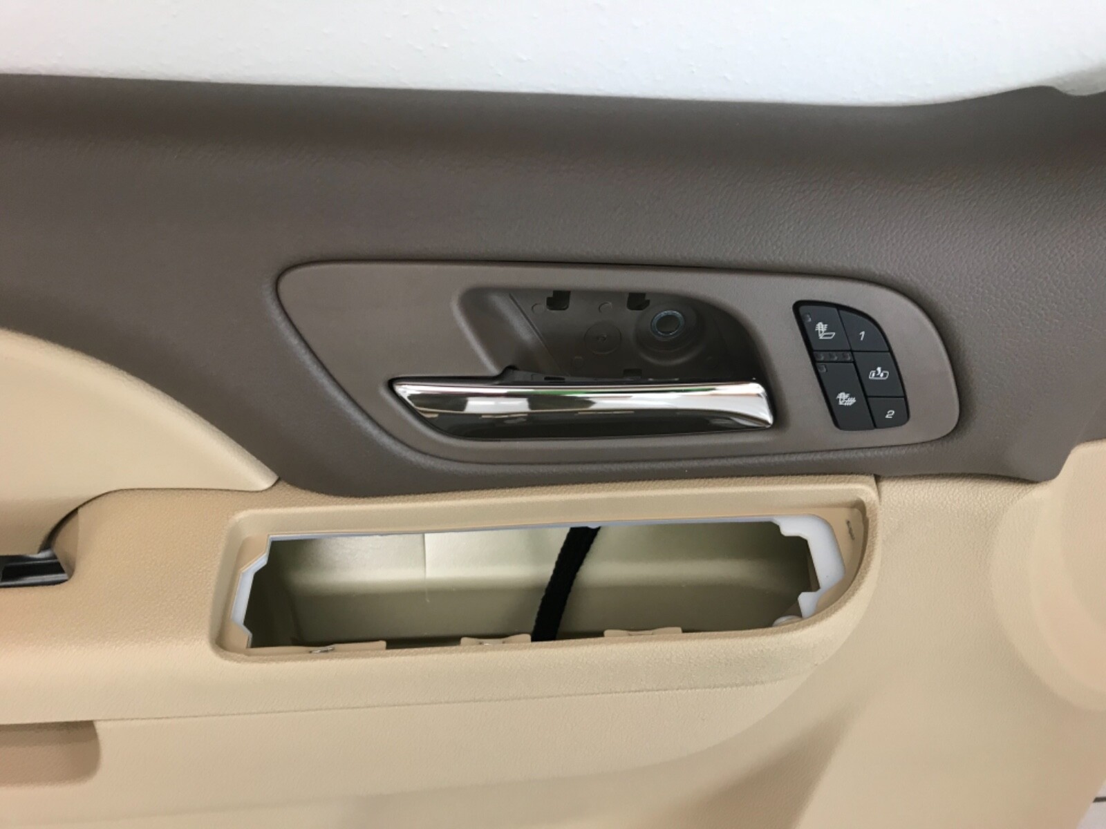 OEM GM Front Left Interior Door Trim Panel 84127287 | Cashmere ...