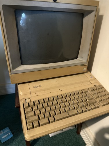 Apple ll Computer Model lle w Monitor & Keyboard | eBay