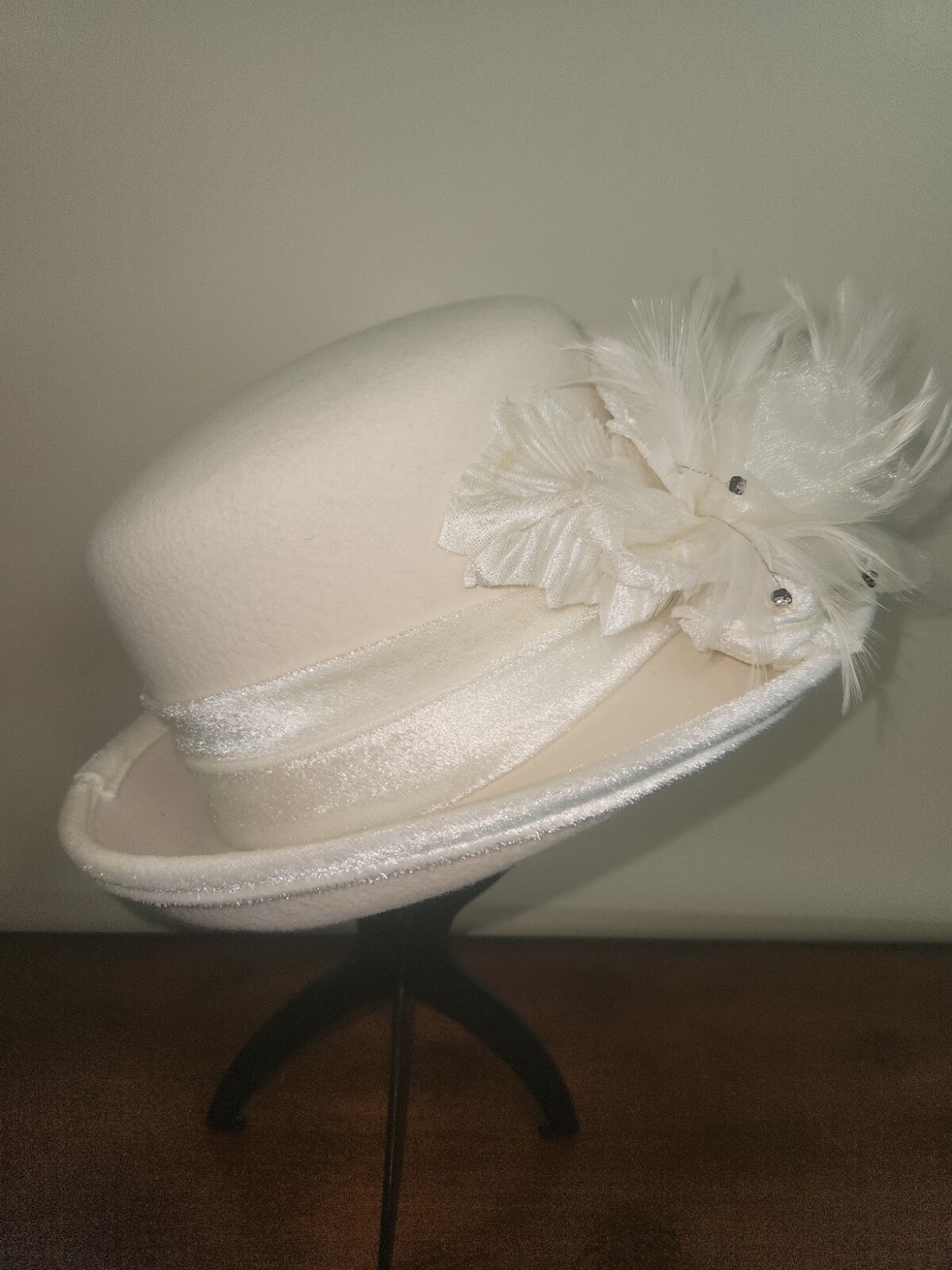 Deborah Fashions Women's Ivory Fedora Hat with Feather and Rhinestone ...