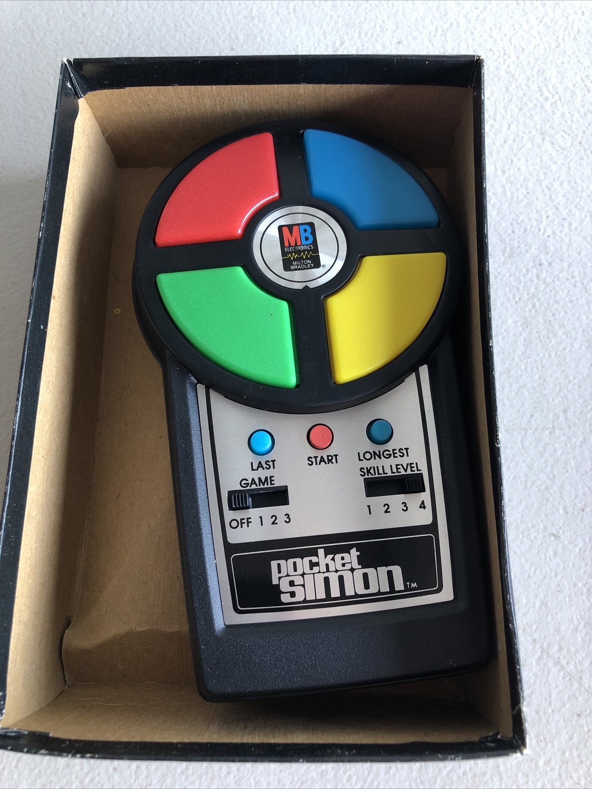 POCKET SIMON GAME IN ORIGINAL BOX | eBay