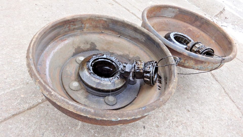 1928 1931 Model A Ford FRONT BRAKE DRUMS / HUBS Original pair 1929 1930 ...