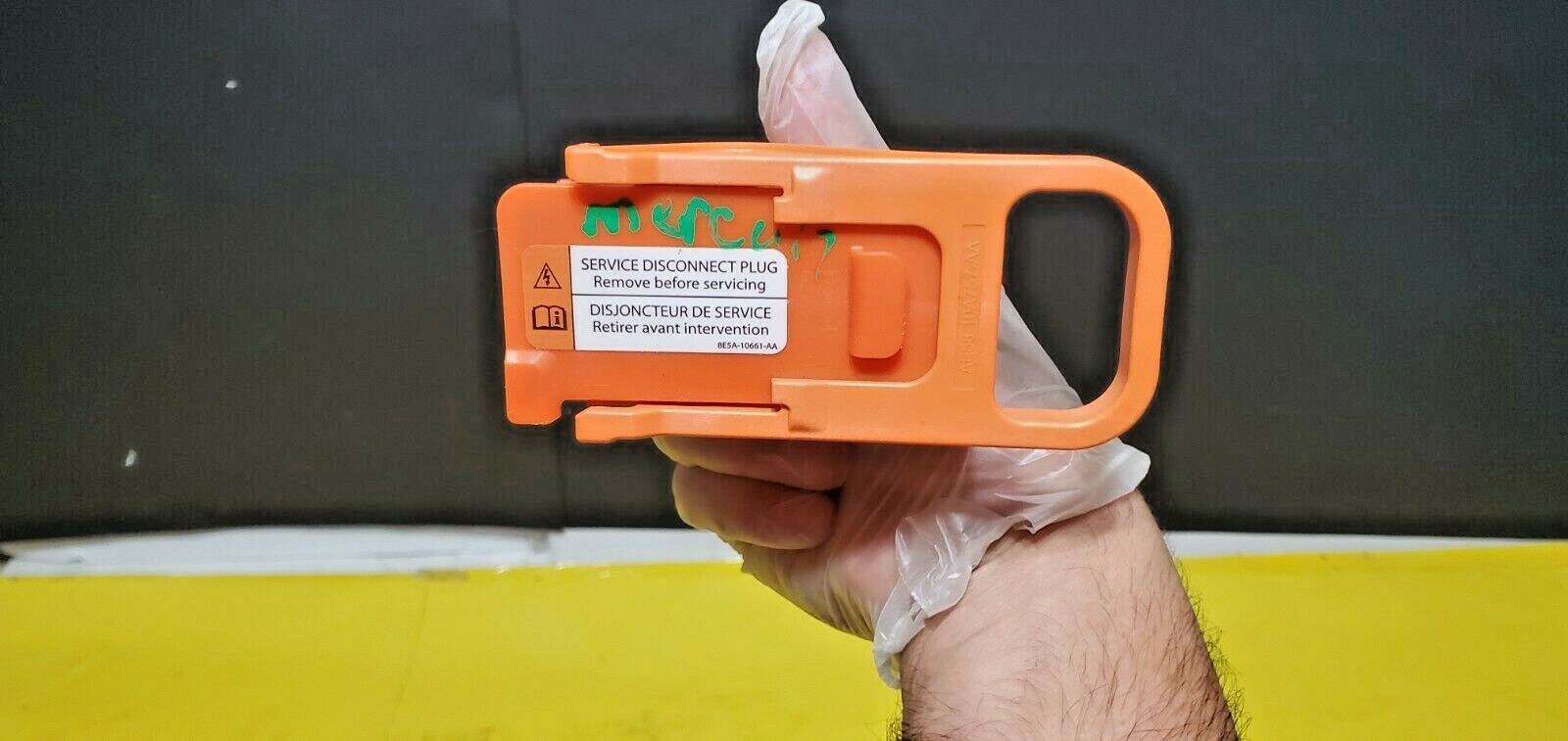 10-12 FORD FUSION Hybrid Battery Service Disconnect Plug 8E5A-10661-AA ...