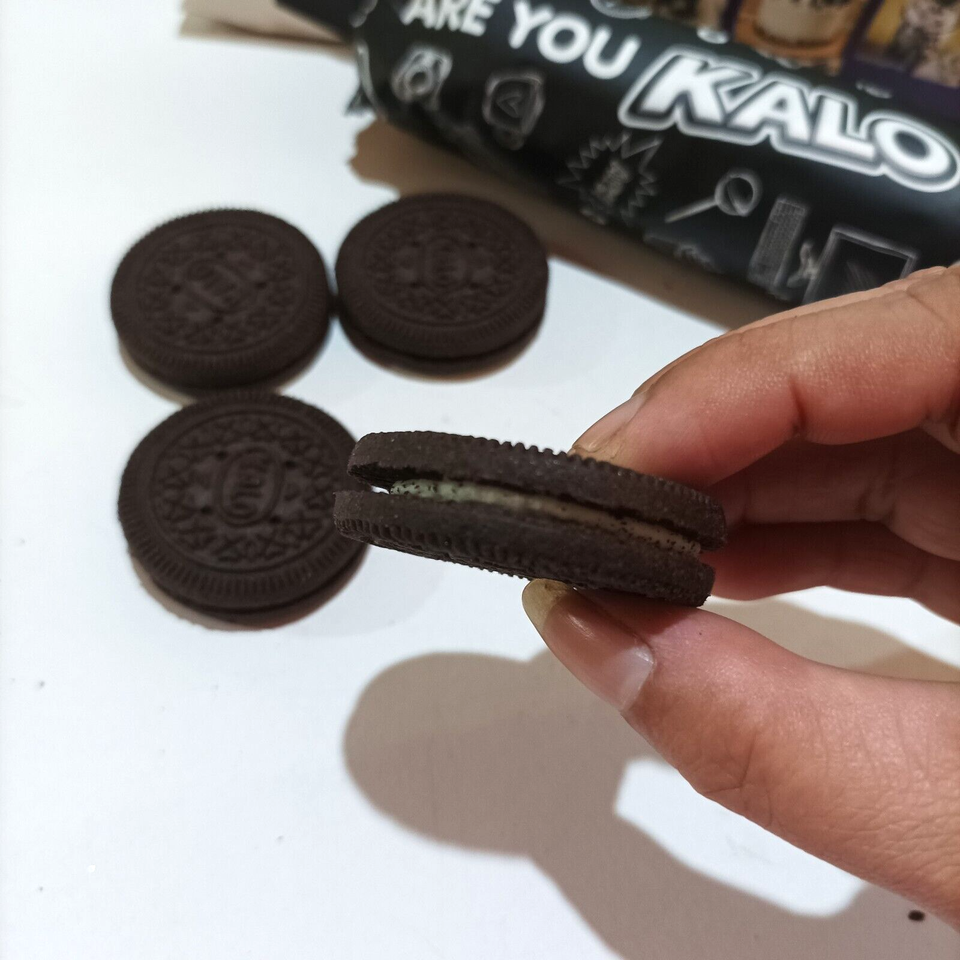 CHOCOLATE Biscuit With Ceylon Munchee KALO Vanilla Flavored Creamy ...
