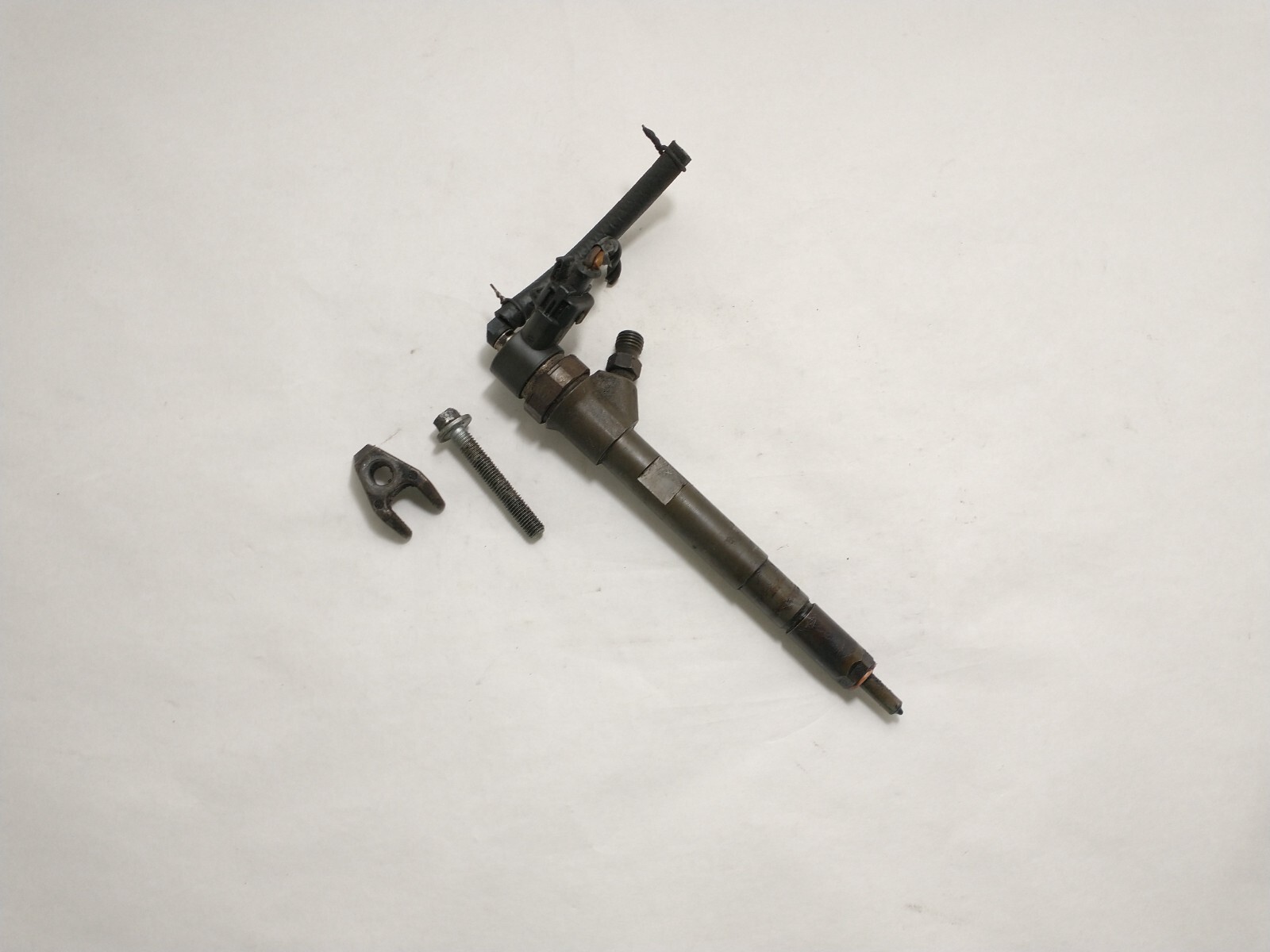 2005-2006 JEEP LIBERTY CRD DIESEL 2.8L FUEL INJECTOR WITH HOLD DOWN ...
