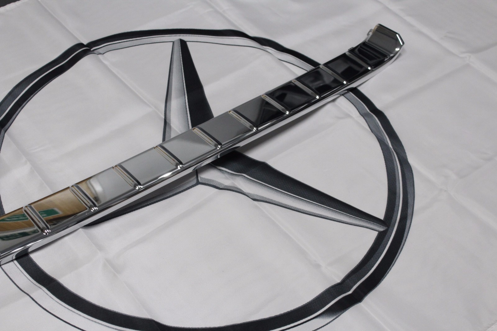 NEW Genuine Mercedes-Benz W251 R-Class Bumper Silver Load Plate Trim ...