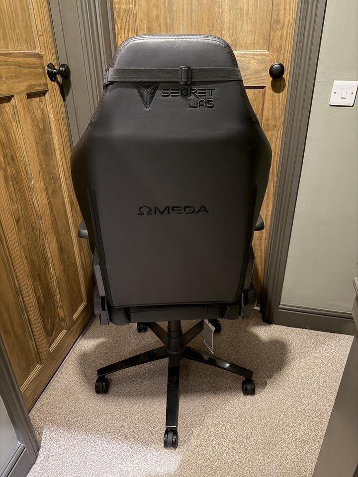 Secret Lab OMEGA Gaming/Office Chair with Lumbar and Head Cushion | eBay UK