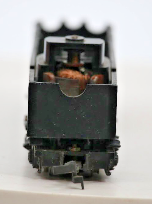 HO SCALE LOCOMOTIVE / TENDER FRAME W/ TRUCKS & INTERIOR PARTS – NO ...