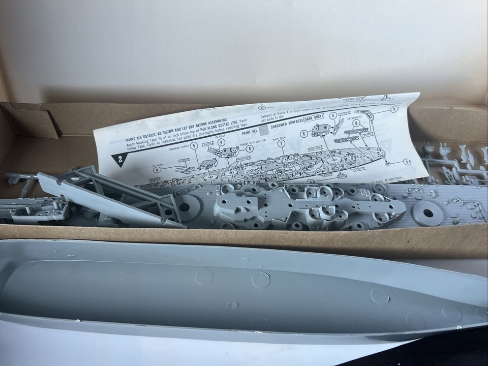 Revell Vintage 1977 USS MISSOURI The Mighty Mo US Navy Battleship Model ...