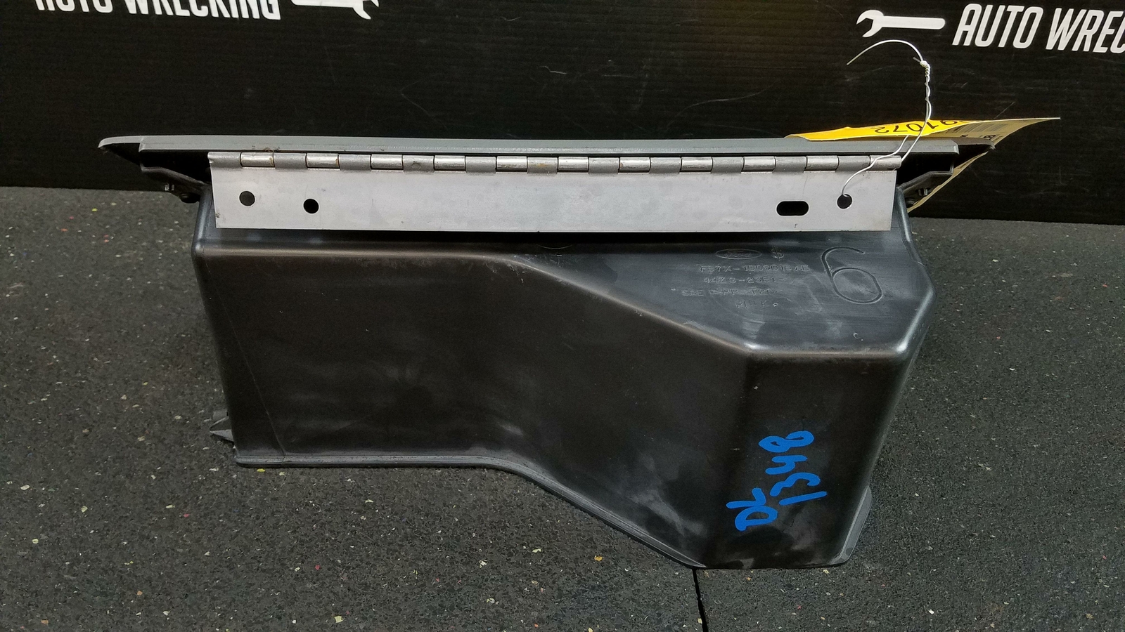 2004 FORD RANGER DASH GLOVE BOX STORAGE COMPARTMENT GRAY INTERIOR TRIM ...