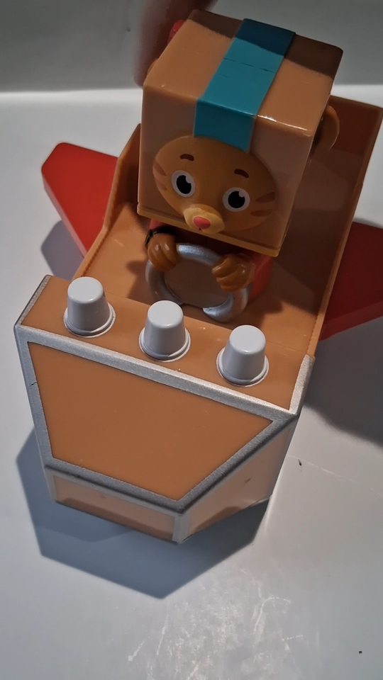 Daniel Tigers Neighborhood Pull Back & Go Car Cardboard Box Airplane 5. ...