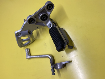 2006 Suzuki Hayabusa Gsx1300rz Limited Edition Silver Right Rearset ...