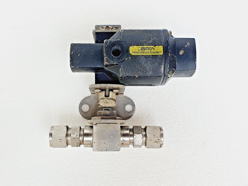 SWAGELOK 131SR Pneumatic Valve Actuator With SS-83KS8-31C Ball Valve ...